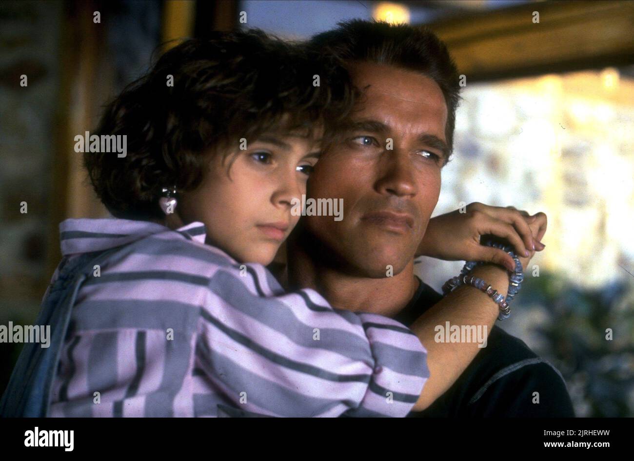 ALYSSA MILANO, ARNOLD SCHWARZENEGGER, COMMANDO, 1985 Stock Photo - Alamy