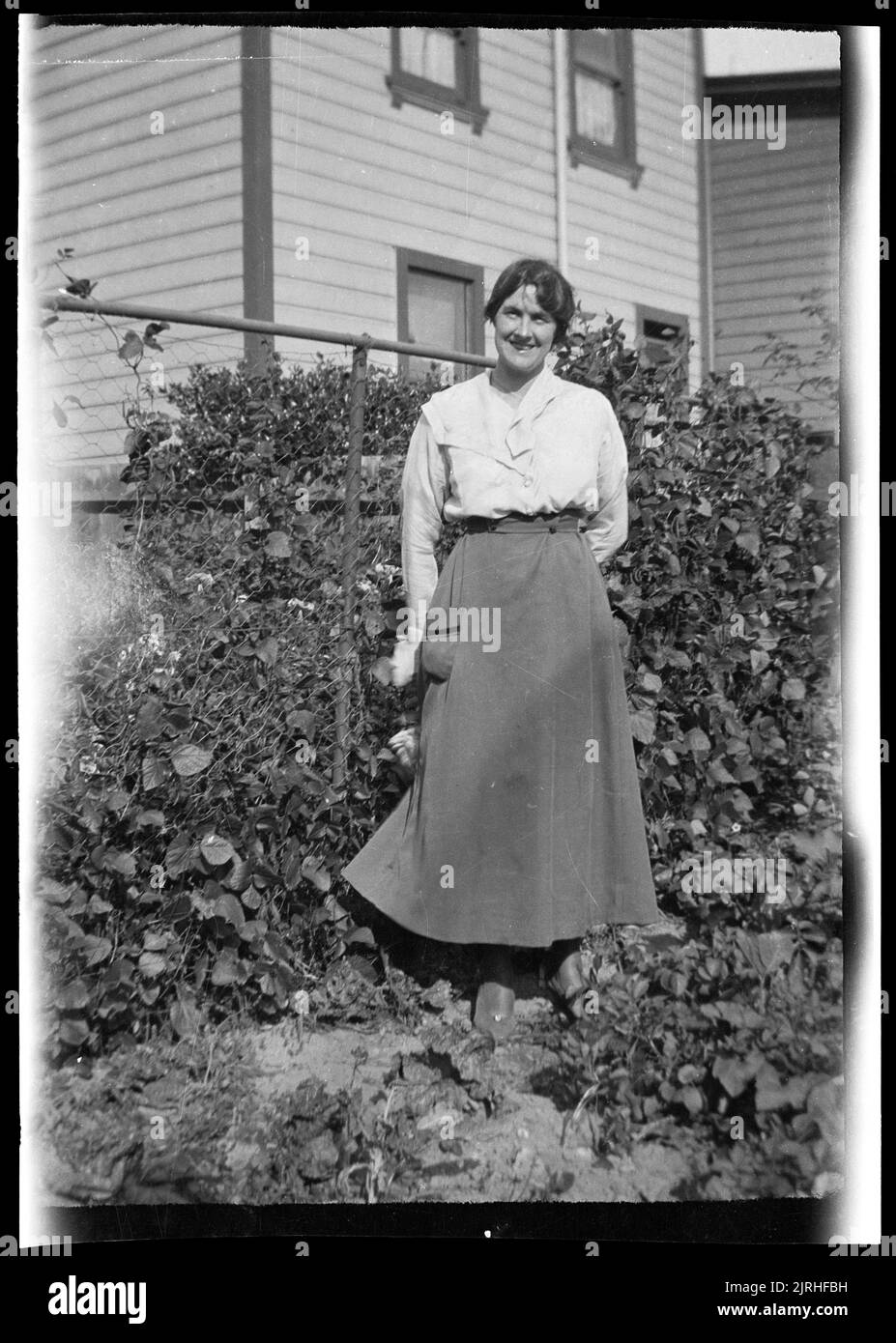 1920s woman standing in Black and White Stock Photos & Images - Alamy