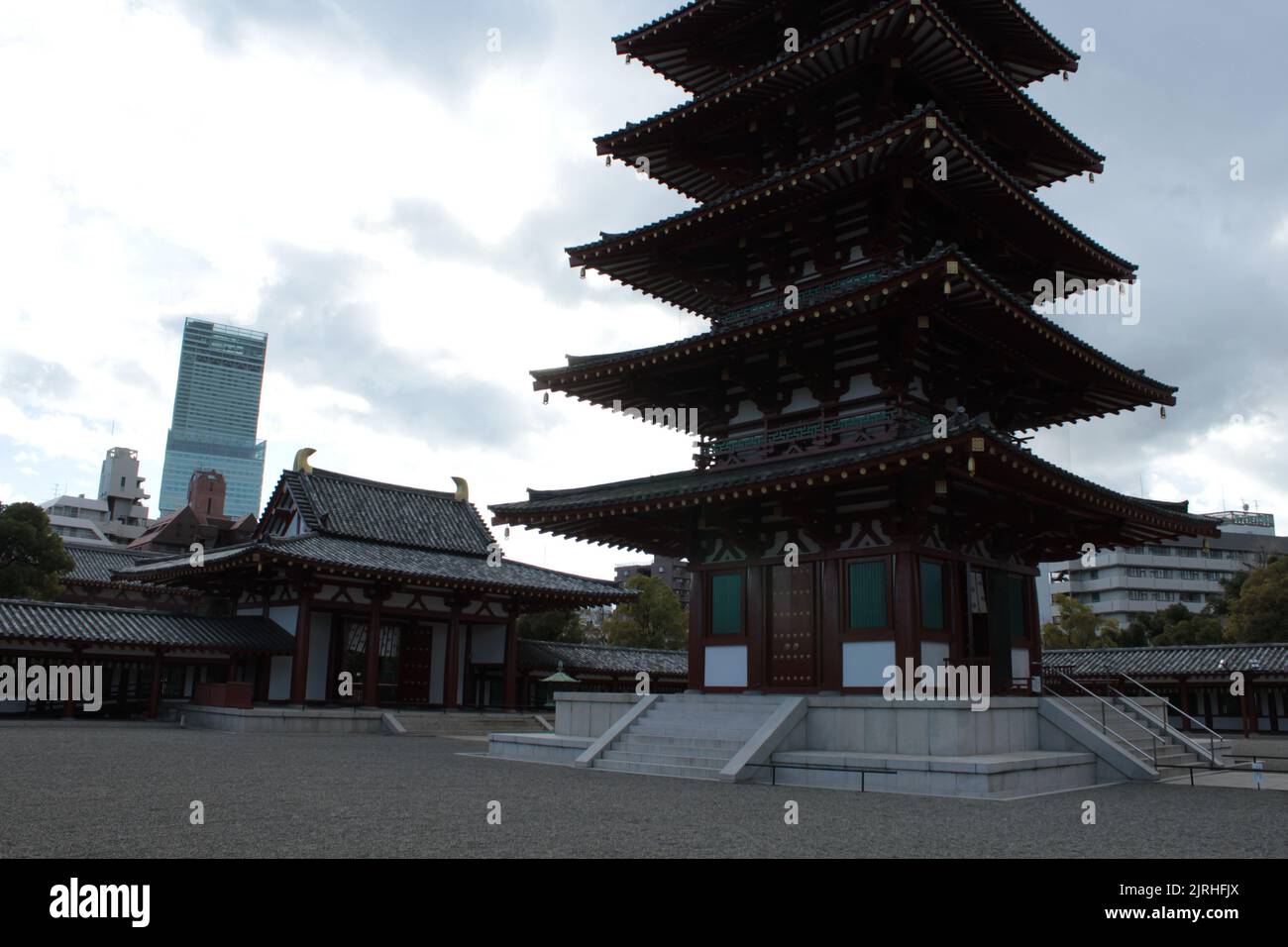 Shitennoji tempel osaka hi-res stock photography and images - Alamy
