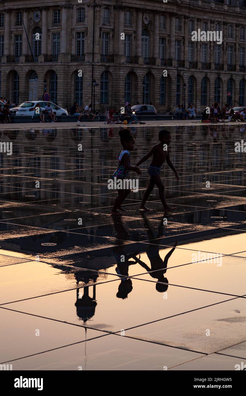 Mirror effect in water hi-res stock photography and images - Alamy