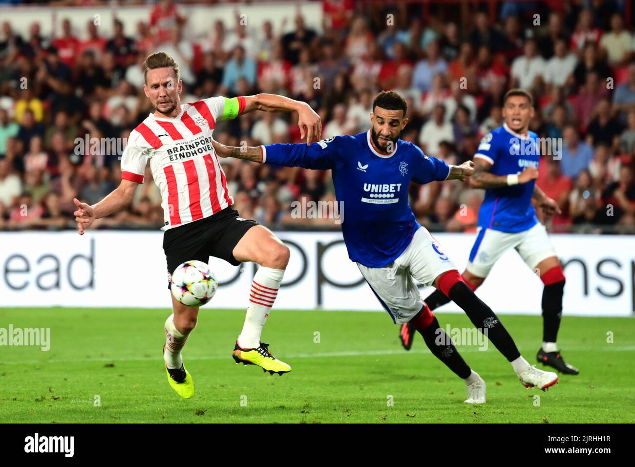 EINDHOVEN - (lr) Luuk de Jong of PSV Eindhoven, Connor Goldson of ...
