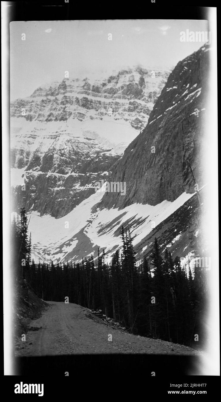[North American country road]., 1920s to 1930s, by Roland Searle Stock ...