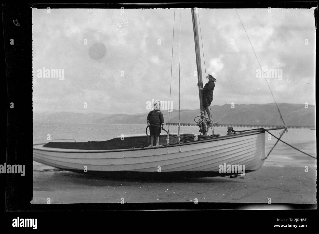 Petone, 1890-1914, Wellington, by William Saunderson Cooper. Gift of ...