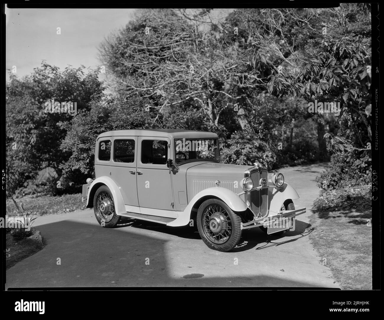 Morris motorcar side view morris motorcar side view Black and White ...
