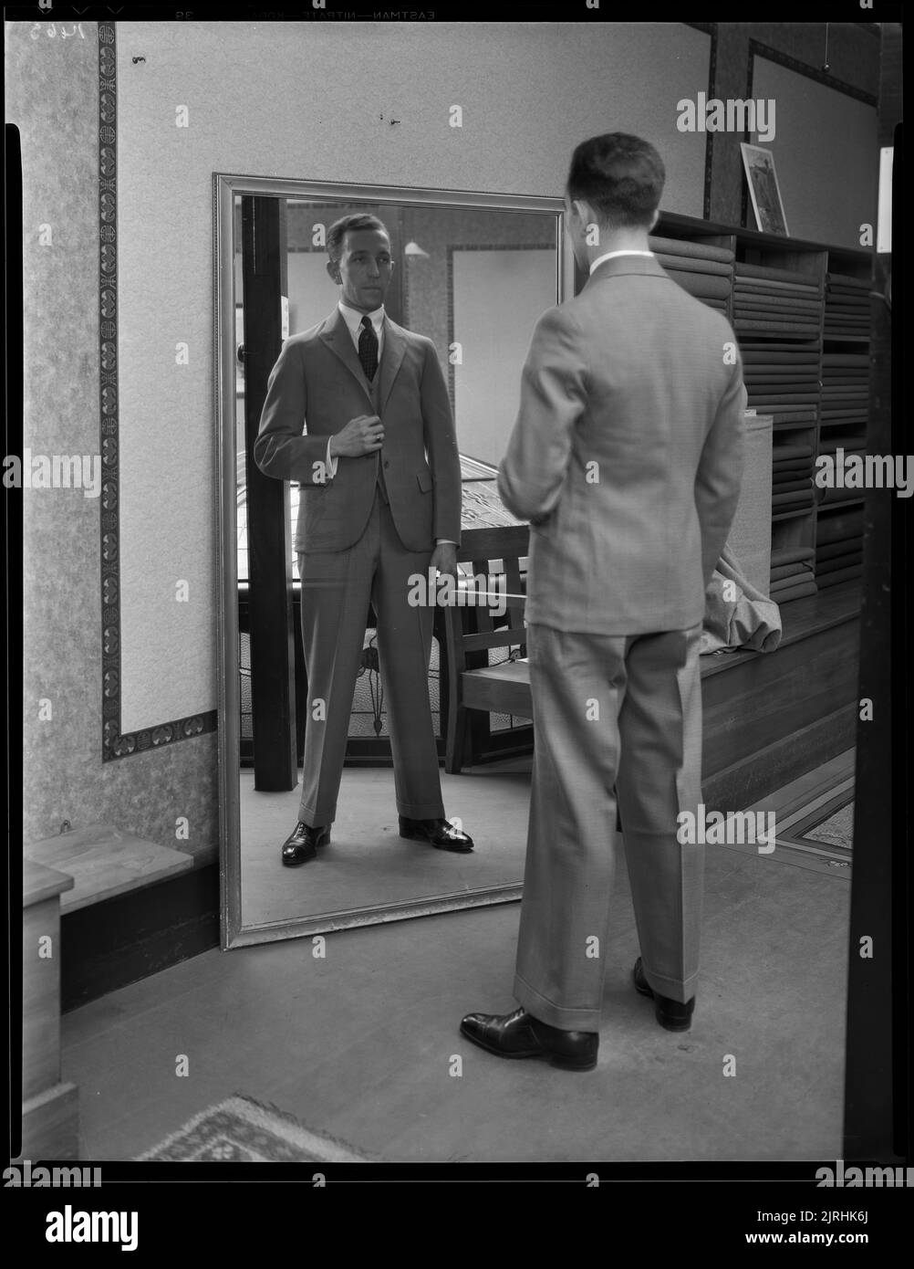 Man in a suit Black and White Stock Photos & Images - Alamy