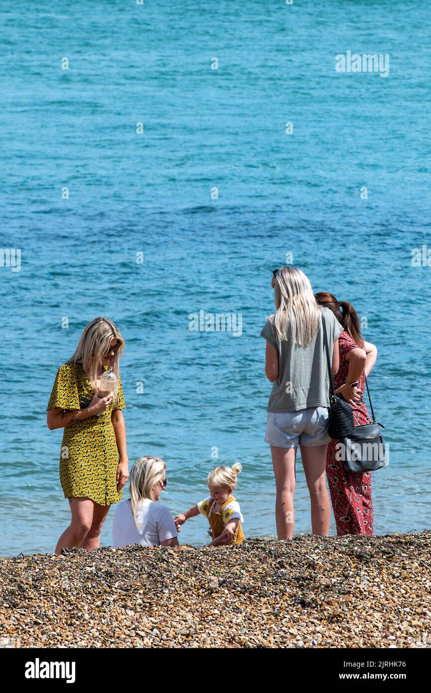 Mums talking at school hi-res stock photography and images - Alamy