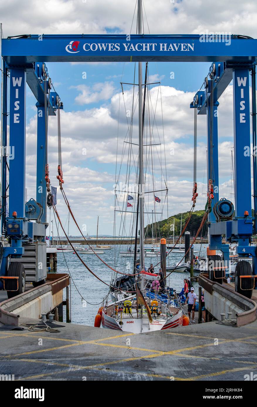boat lift or marina yacht cranage services at cowes yacht haven on the ...