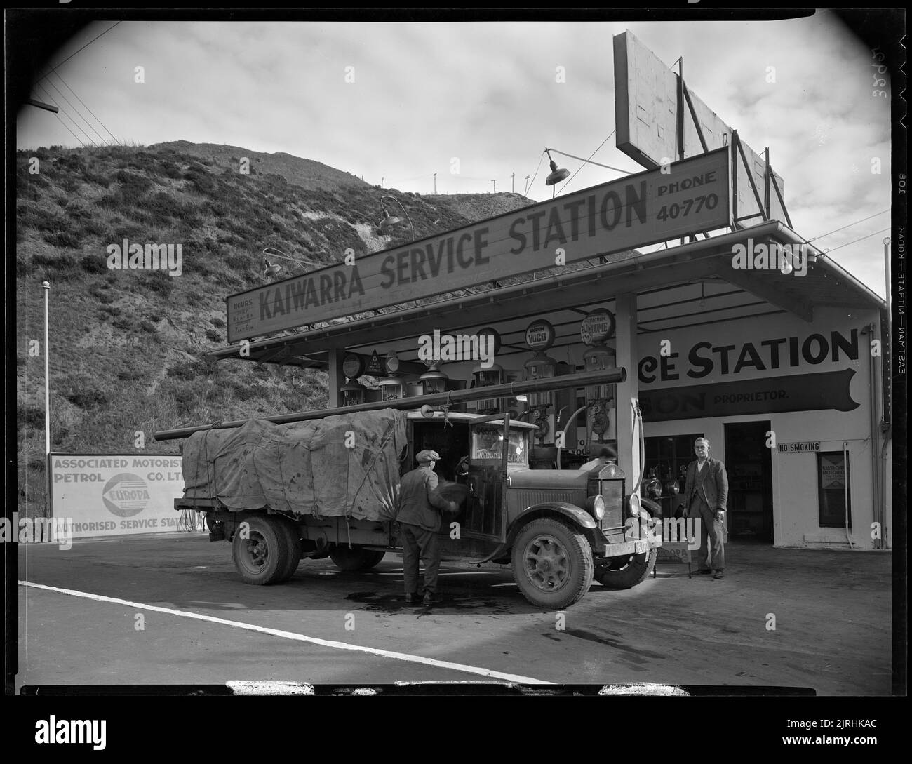 Kaiwarra service station kaiwarra service station hi-res stock ...