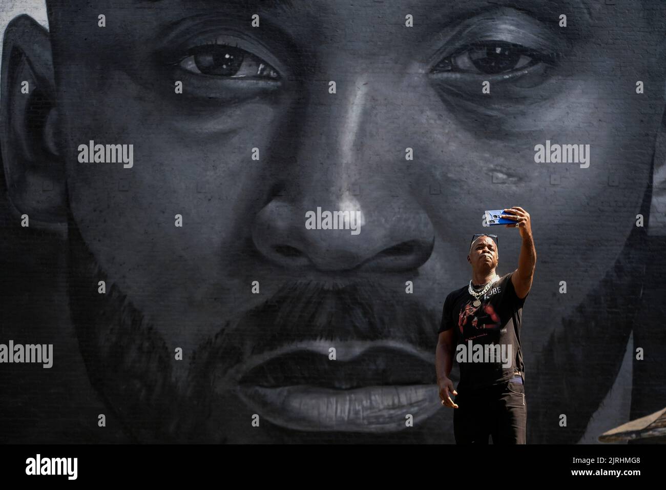 Los Angeles, California, USA. 24th Aug, 2022. Ken Nelson takes selfie ...