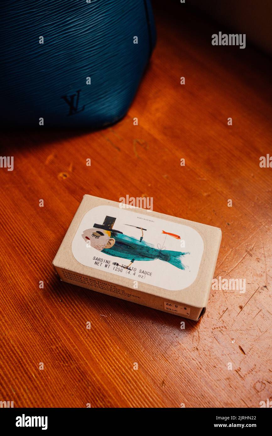 boxed tin of Sardines with fish wearing a top hat illustration Stock ...