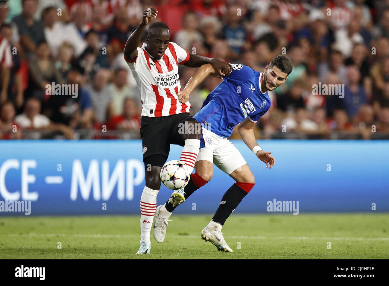 EINDHOVEN - (lr) Jordan Teze of PSV Eindhoven, Thomas Lawrence of ...