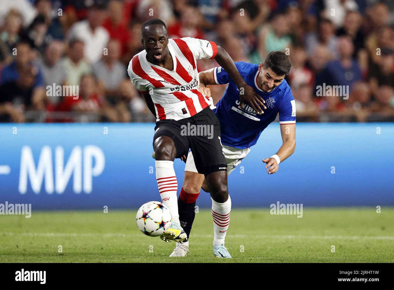 EINDHOVEN - (lr) Jordan Teze of PSV Eindhoven, Thomas Lawrence of ...