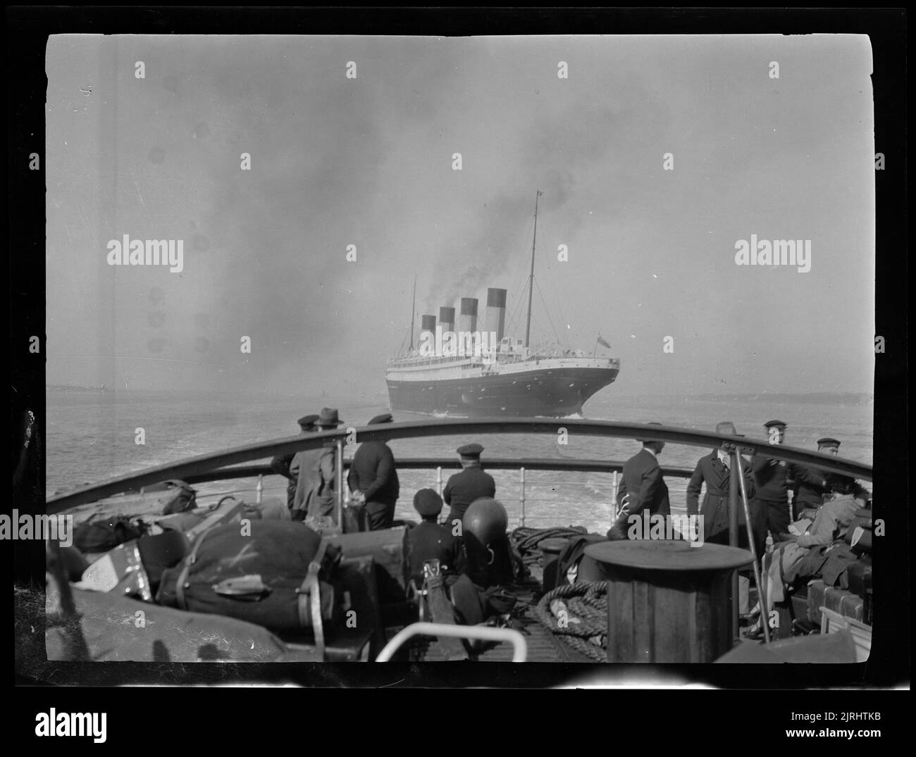 Ships passing Black and White Stock Photos & Images - Alamy