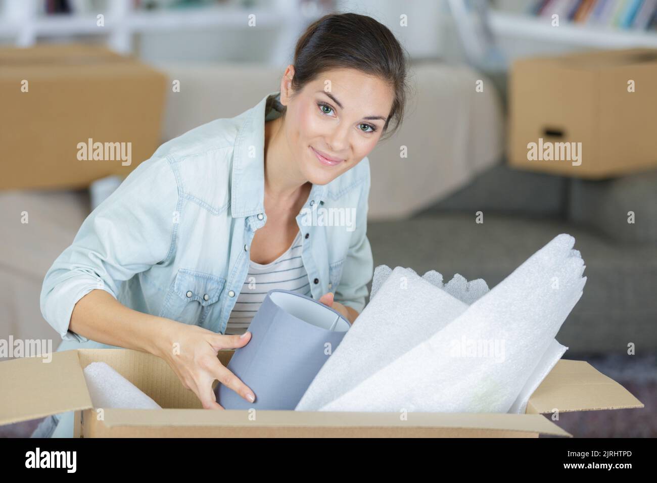 Packing setup hi-res stock photography and images - Alamy