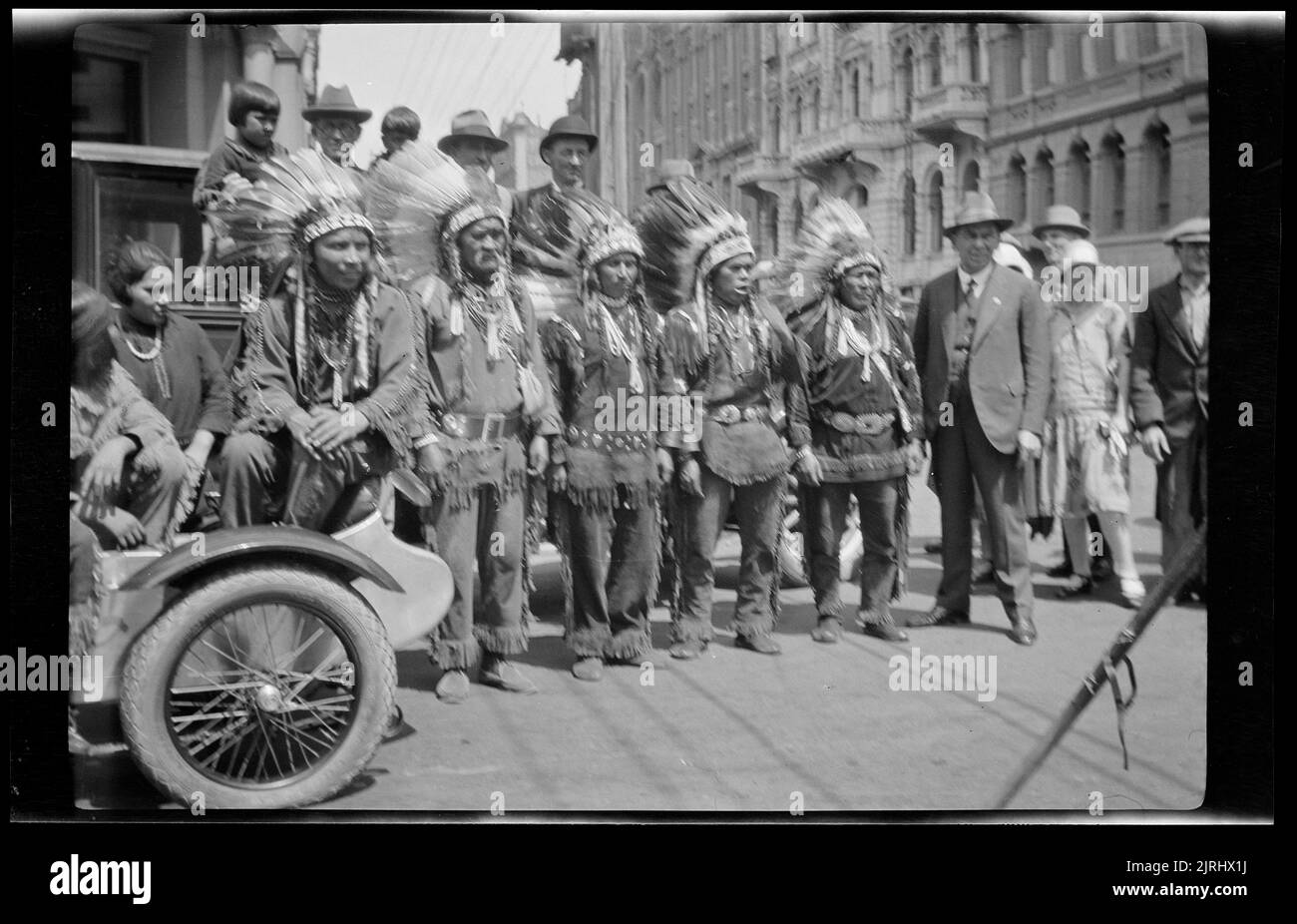 Visit of american red indians hi-res stock photography and images - Alamy