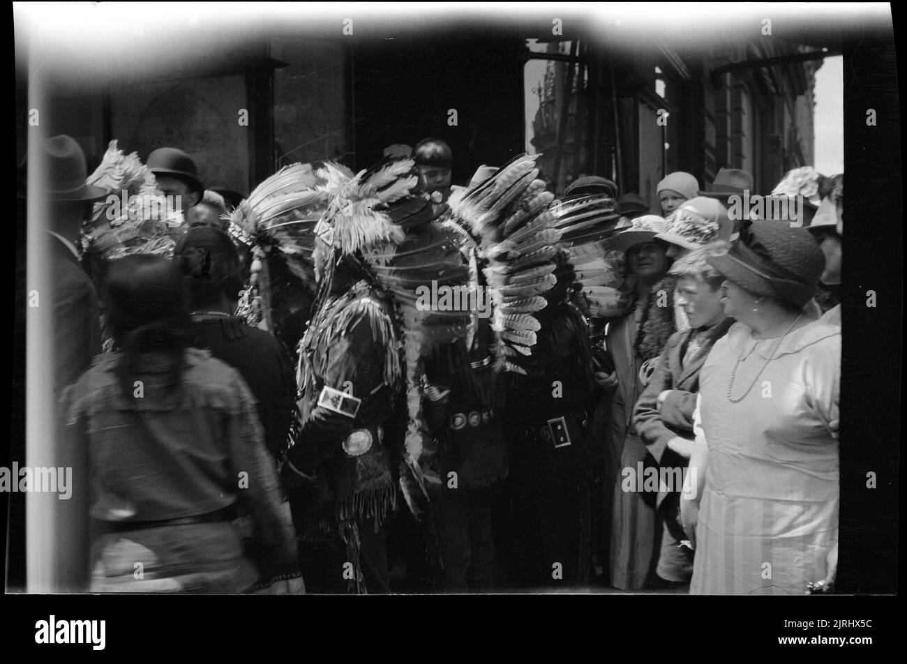 Visit of american red indians hi-res stock photography and images - Alamy