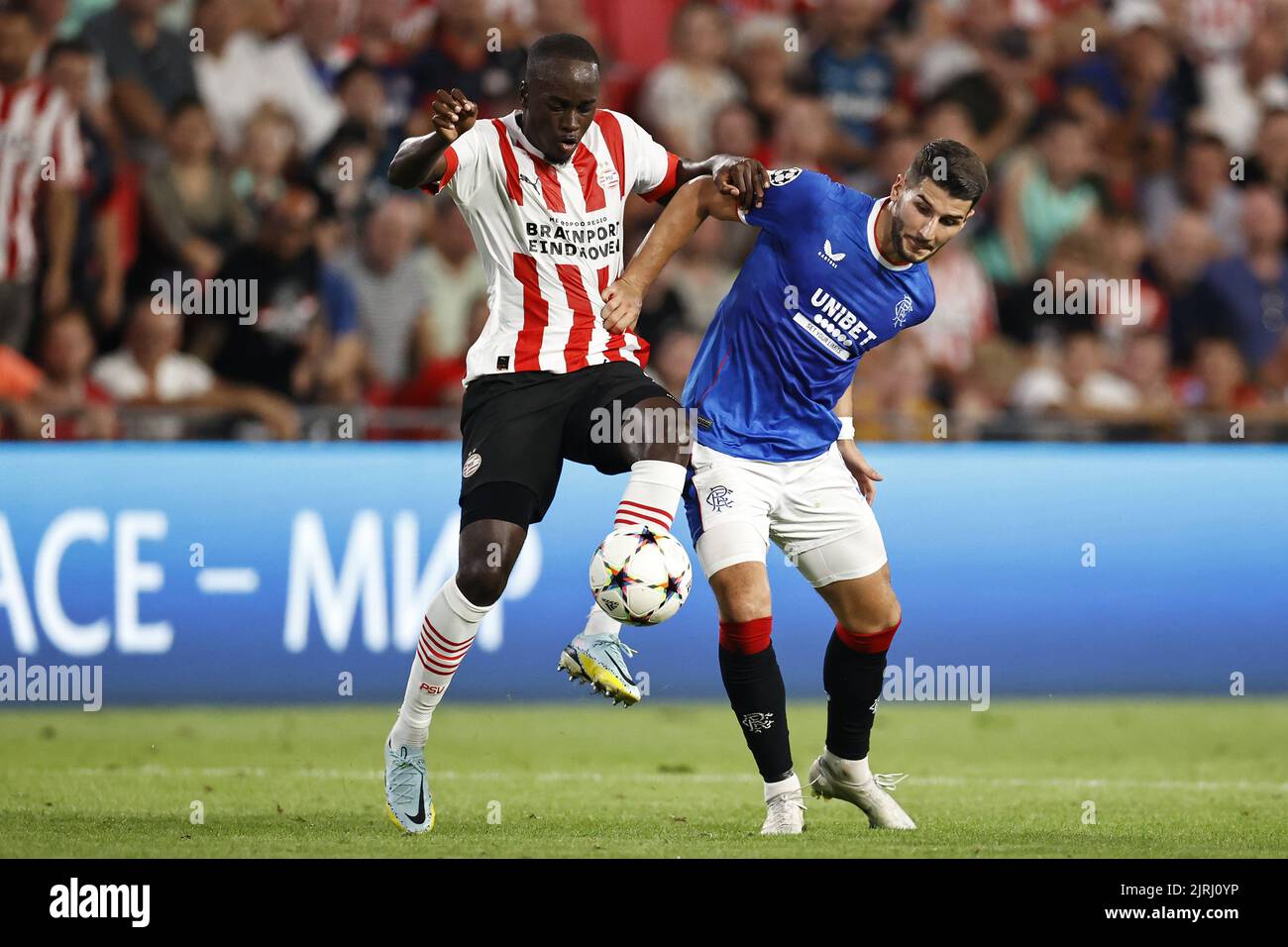 EINDHOVEN - (lr) Jordan Teze of PSV Eindhoven, Thomas Lawrence of ...