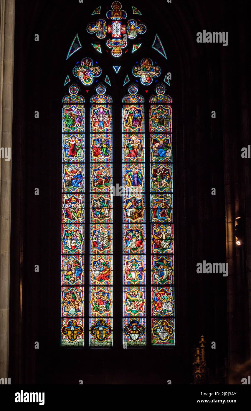 Nave of cologne cathedral hi-res stock photography and images - Alamy