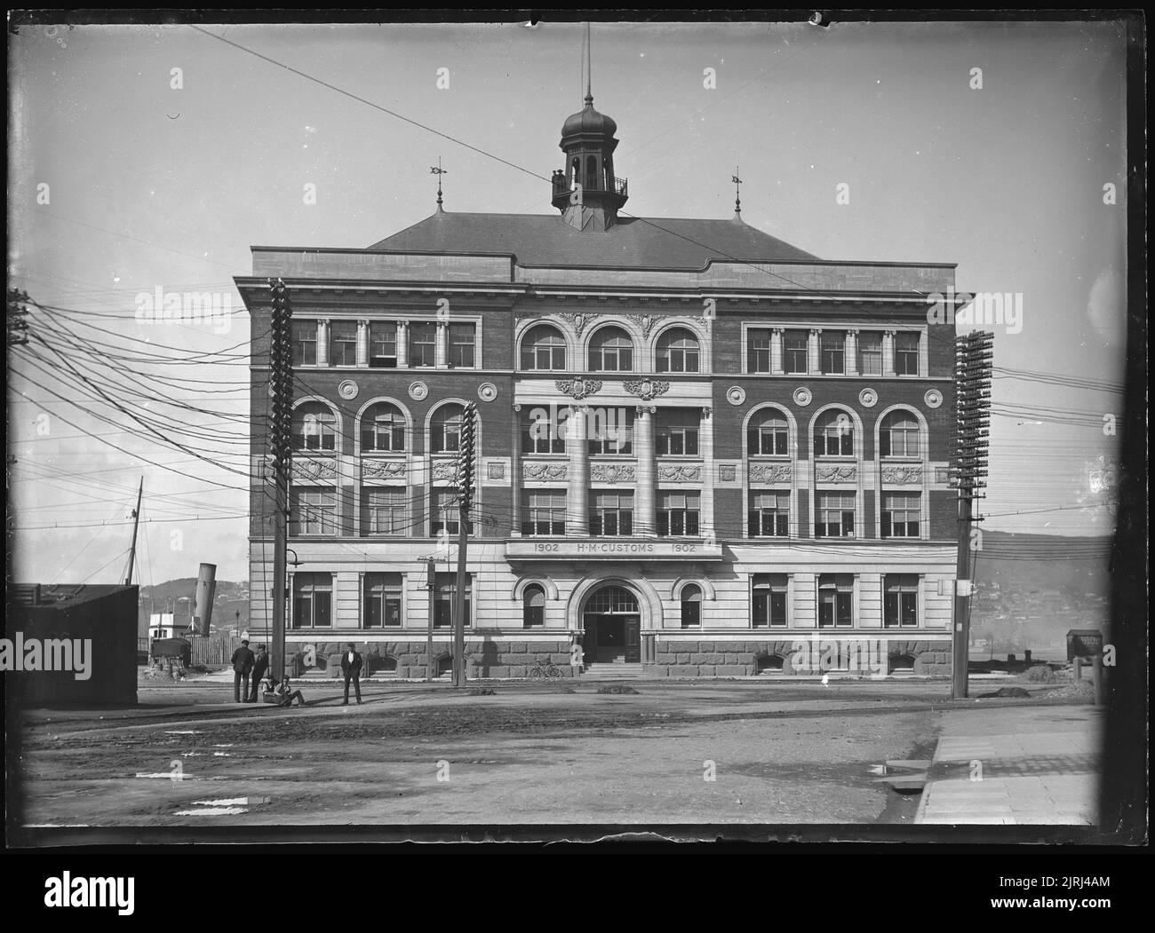 Customs House, Wellington, circa 1907, by Fred Brockett Stock Photo - Alamy