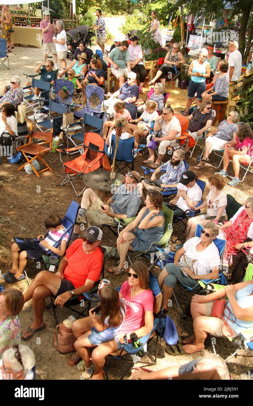 Audience sitting in lawn chairs at an outdoor music performance Stock ...