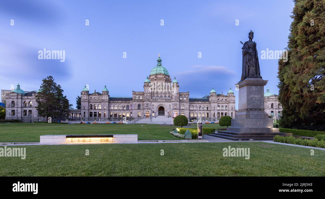 Downtown vancouver water fountain hi-res stock photography and images ...