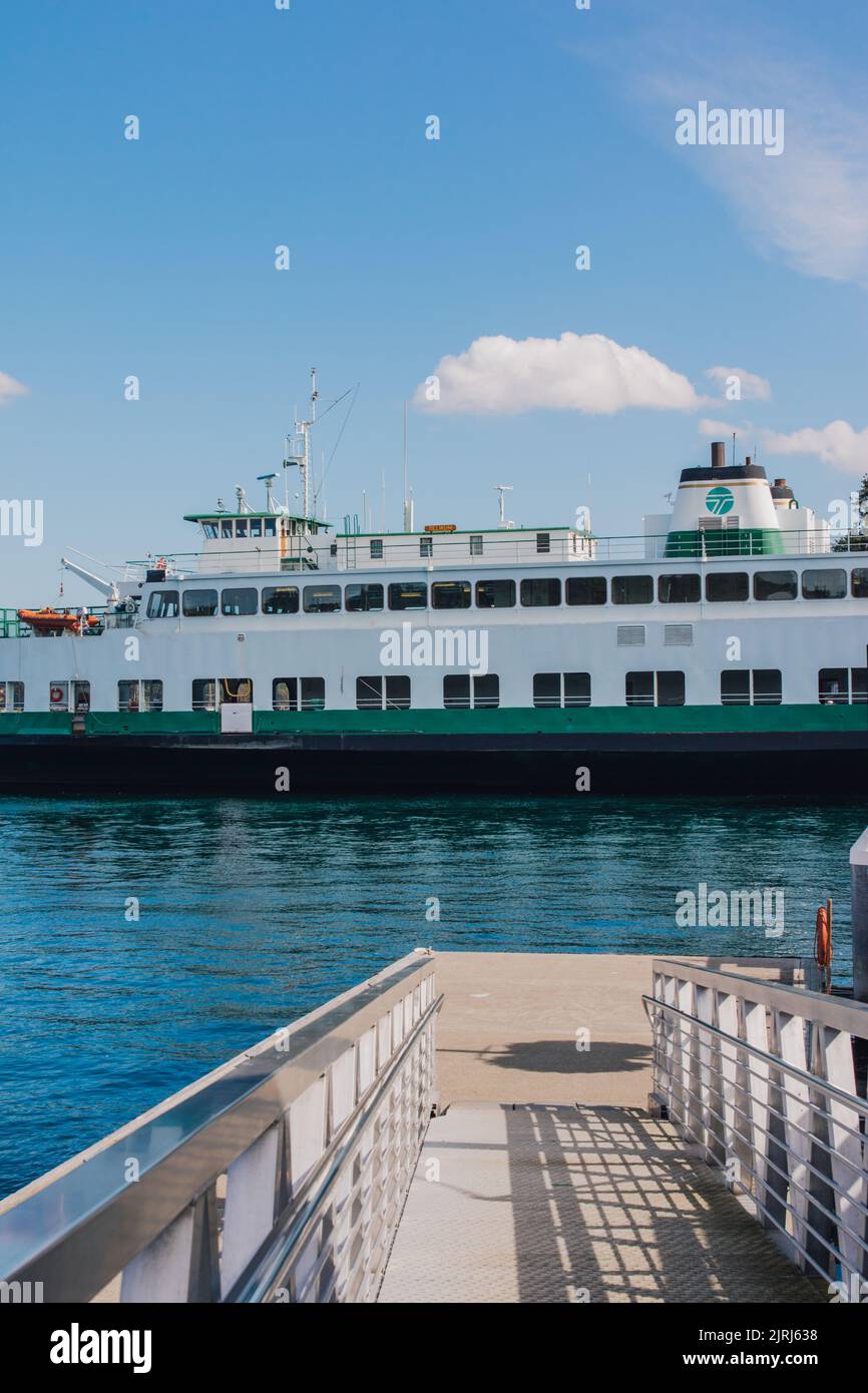 Seattle ferry boat docked hi-res stock photography and images - Alamy