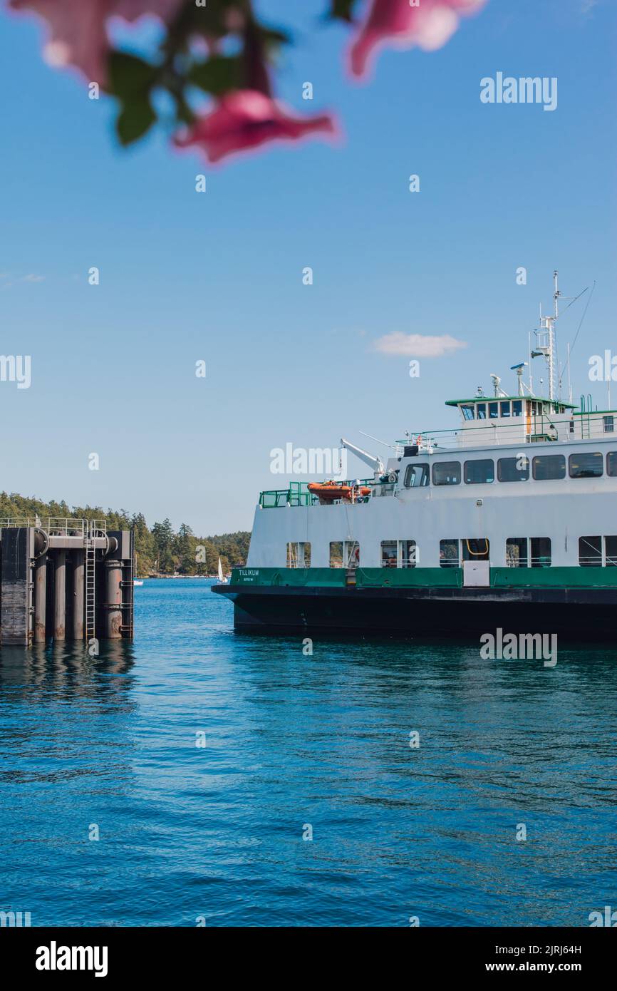 Seattle ferry boat docked hi-res stock photography and images - Alamy