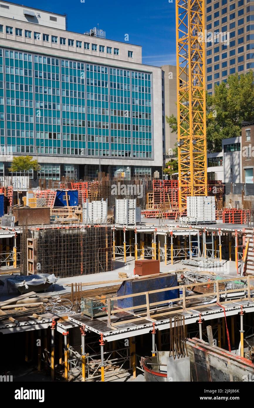 Construction crane montreal hi-res stock photography and images - Alamy