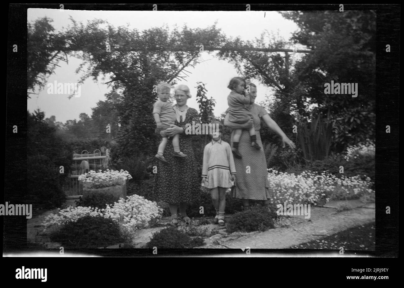 1930s family hi-res stock photography and images - Alamy