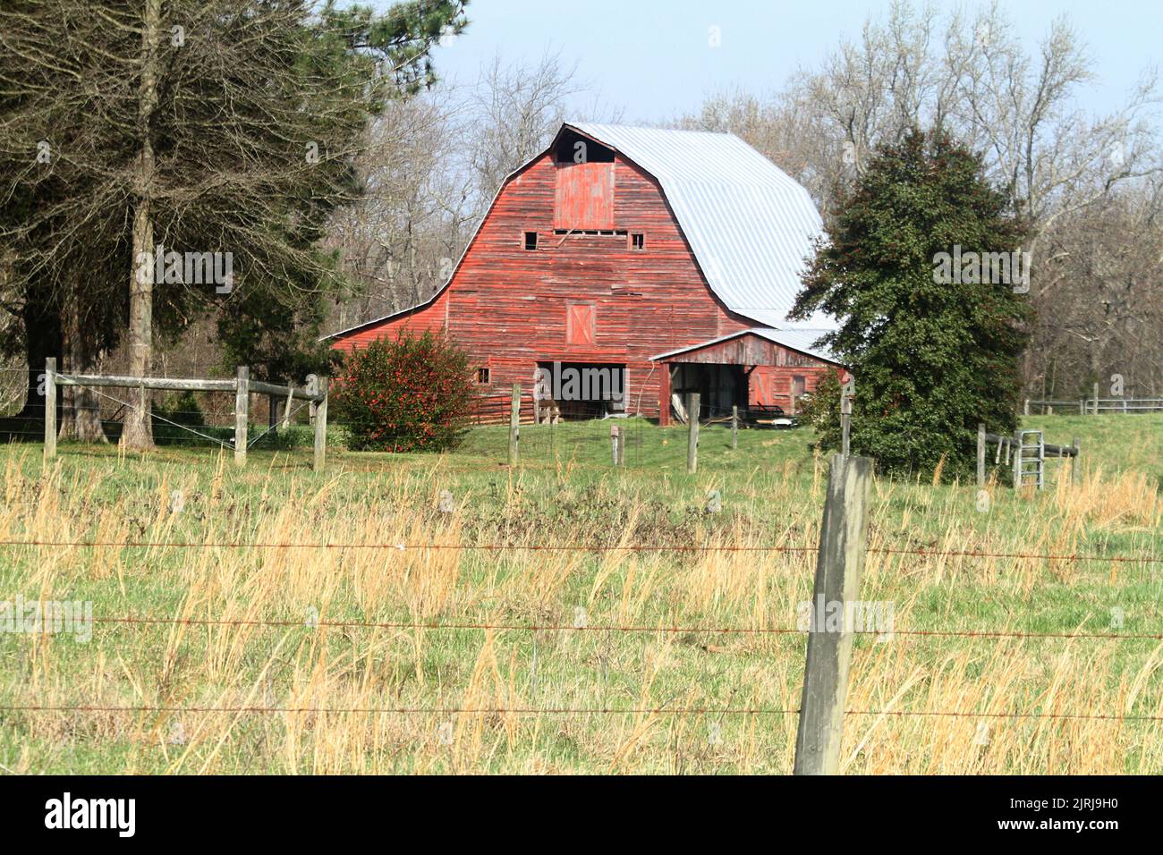 American red barn farm silo hi-res stock photography and images - Alamy