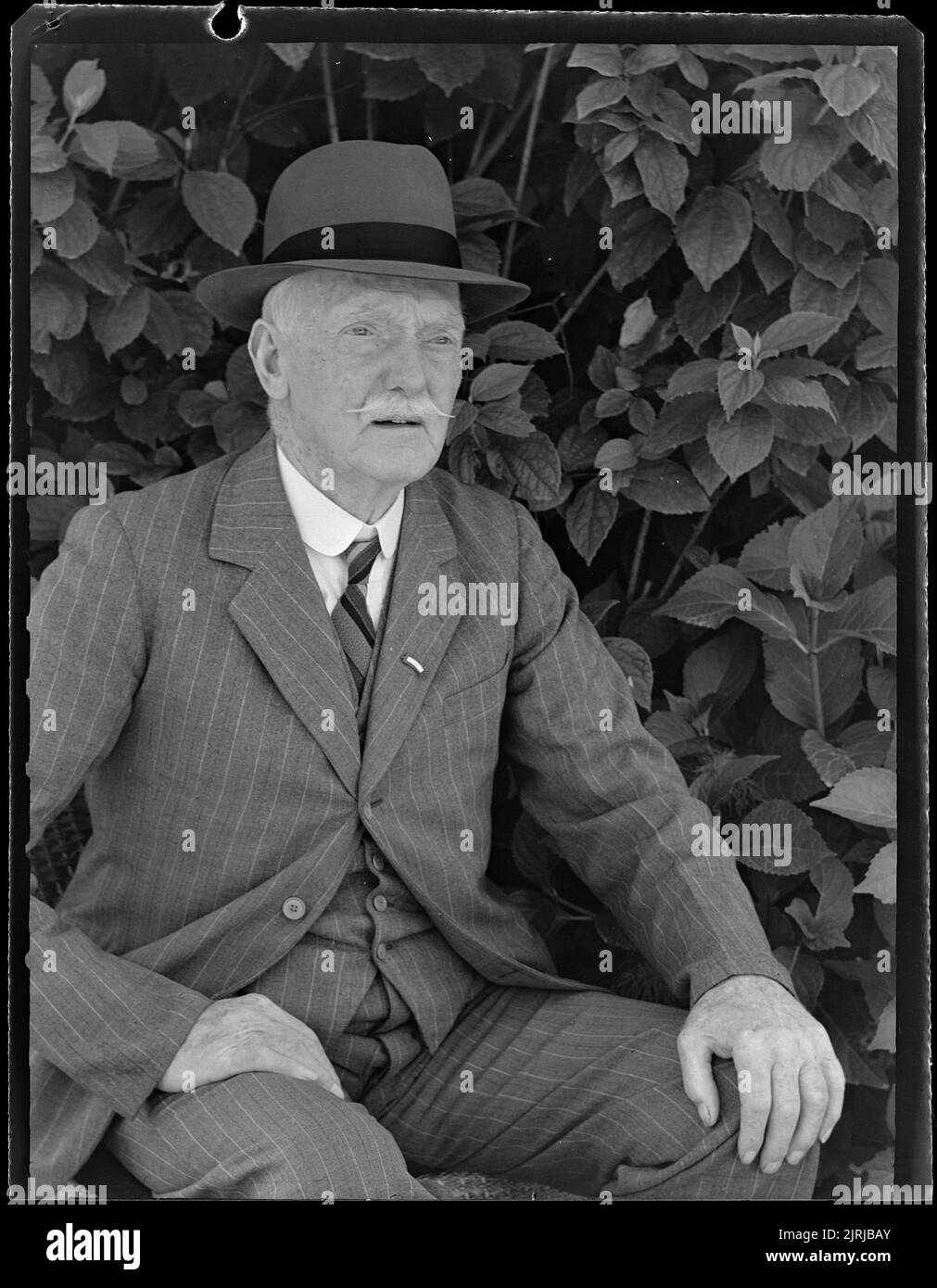 December 1946 hi-res stock photography and images - Alamy