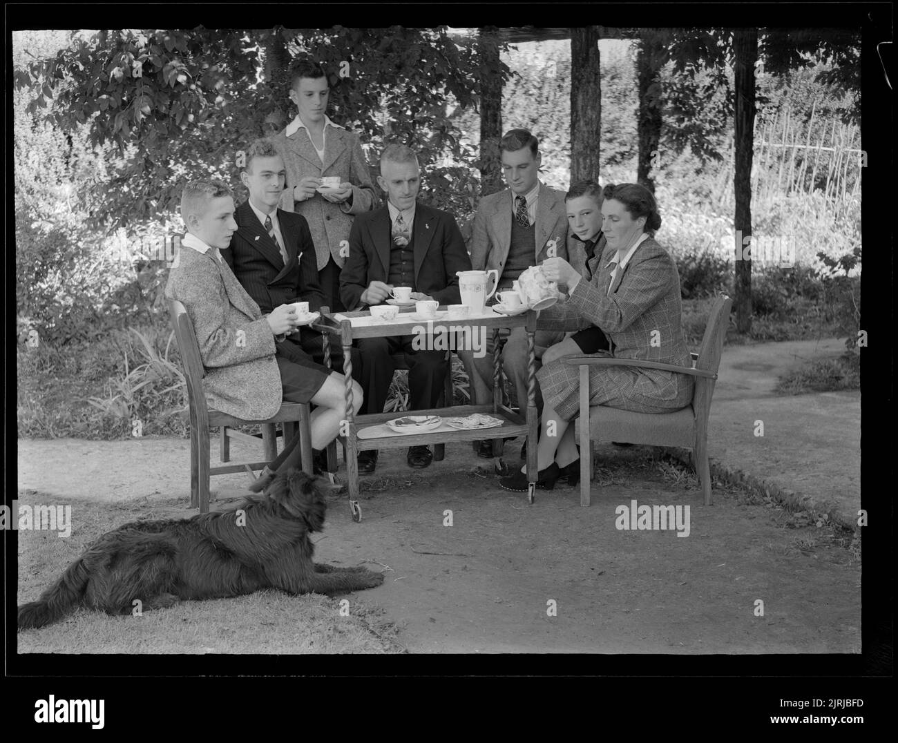 Charlie Walker and brothers family, Ngaio, April 1947, Wellington, by J ...