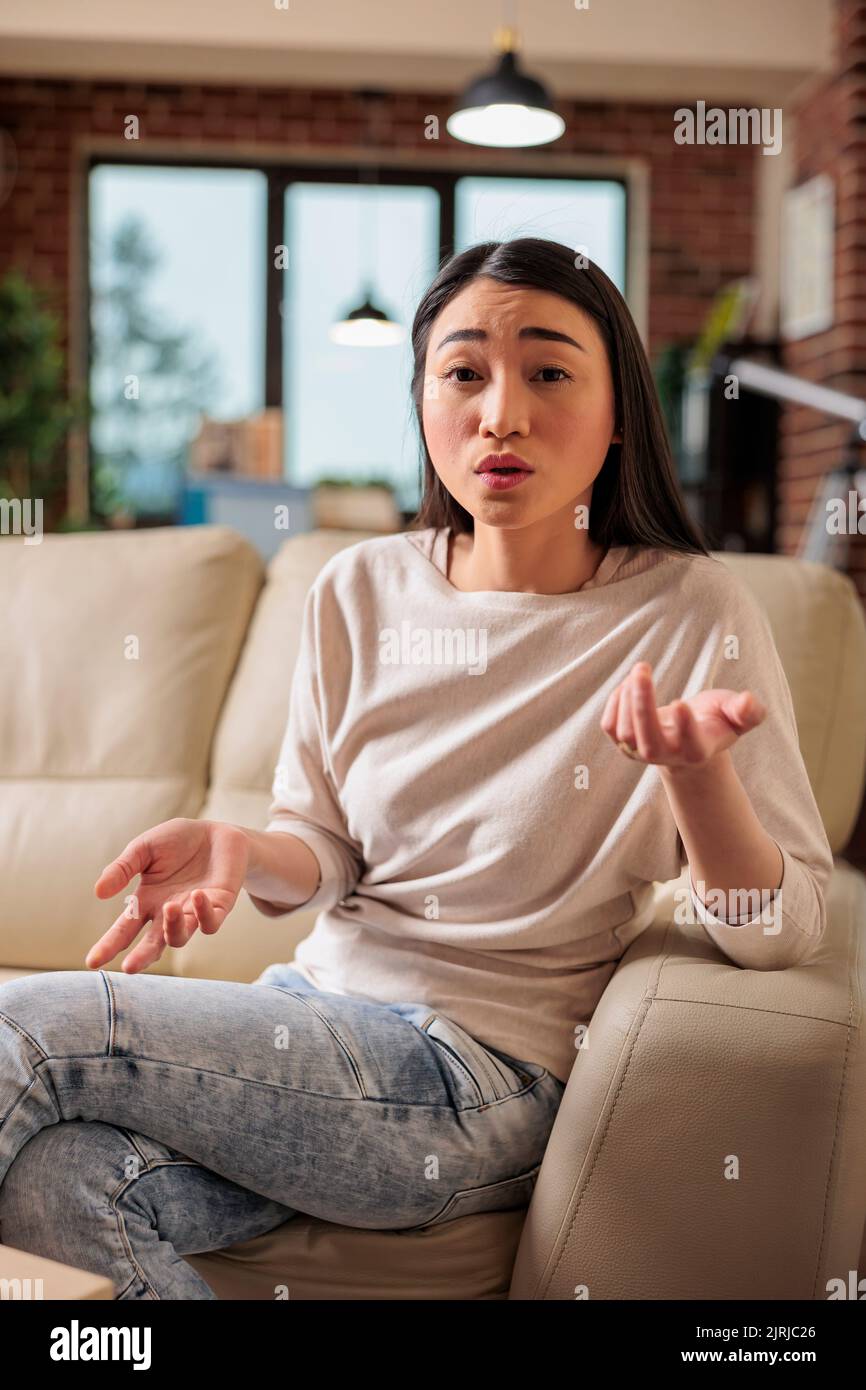 Filipino woman smartphone hi-res stock photography and images - Alamy