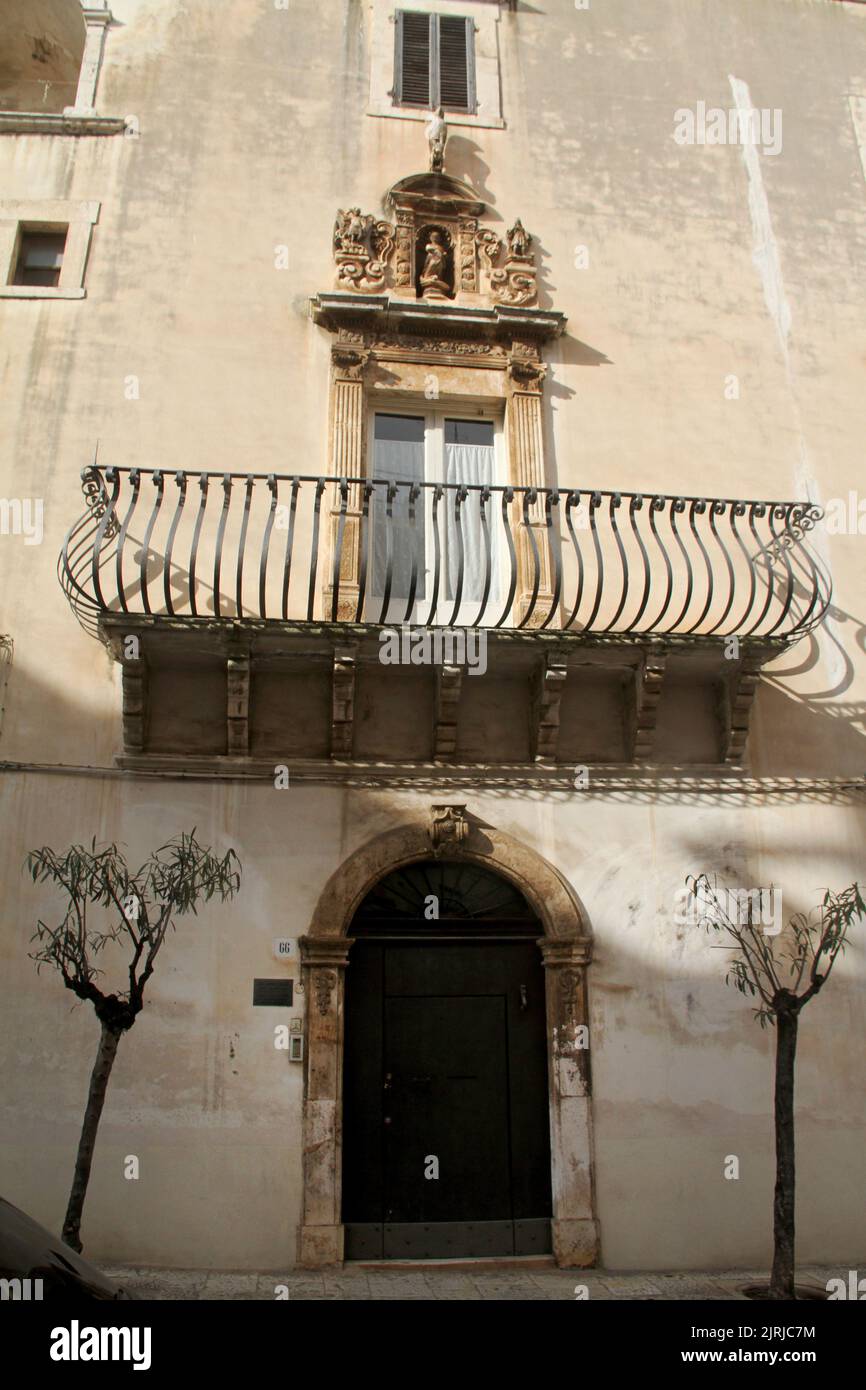 Classic architectural elements hi-res stock photography and images - Alamy