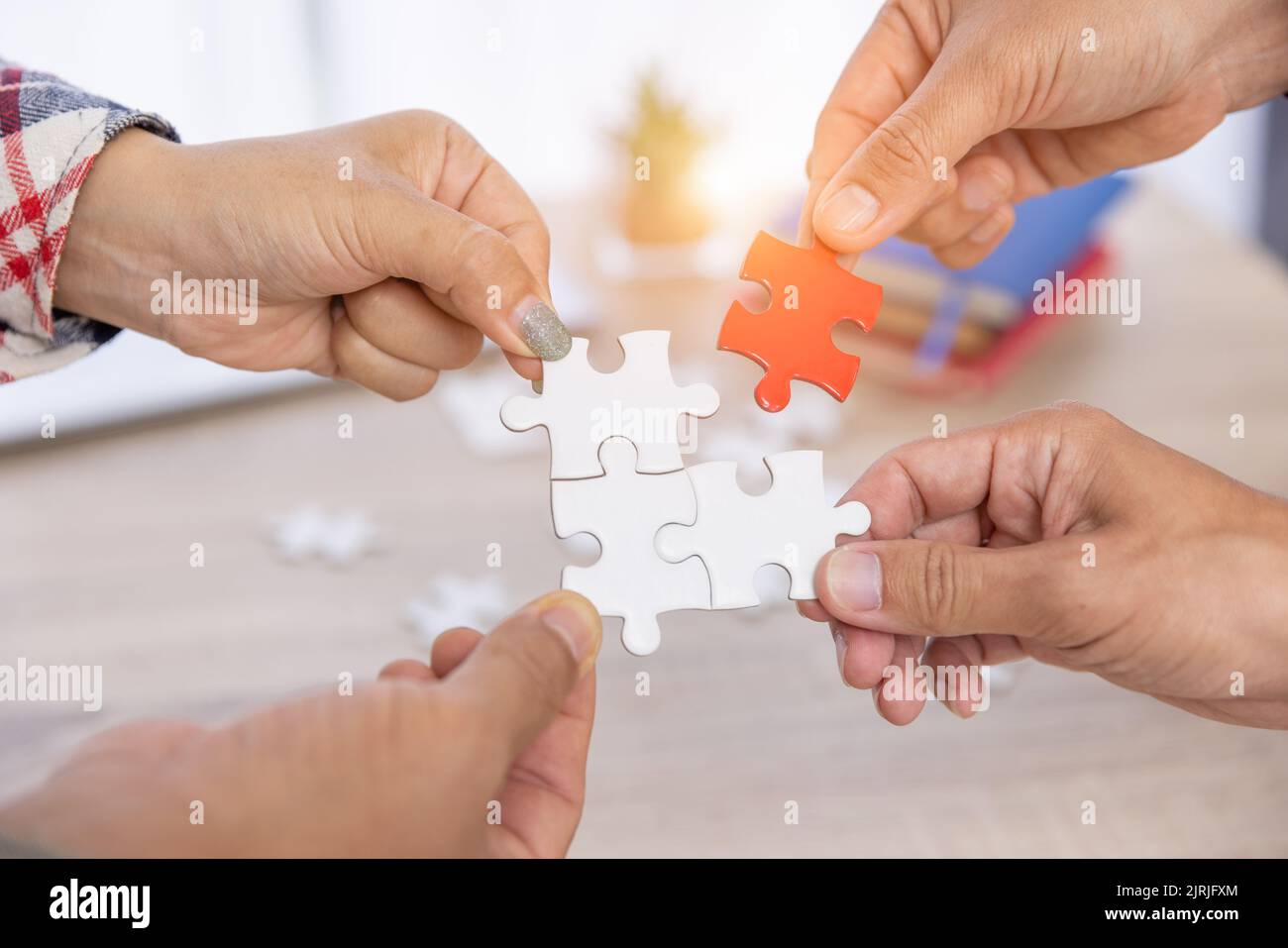 Teamwork help hi-res stock photography and images - Alamy