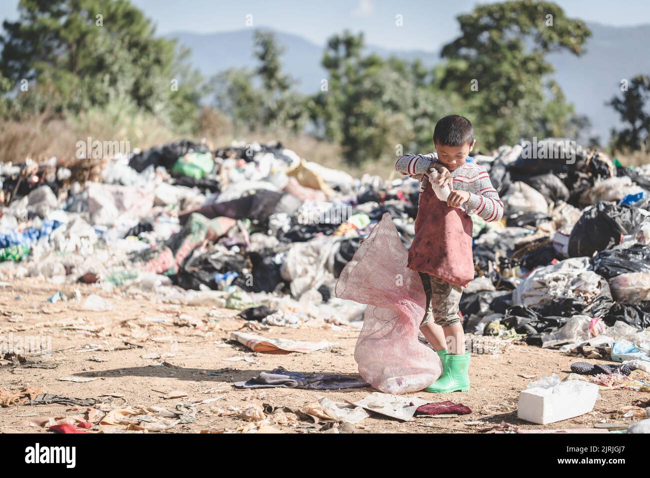 Poor children collect garbage for sale.and recycle them in landfills ...
