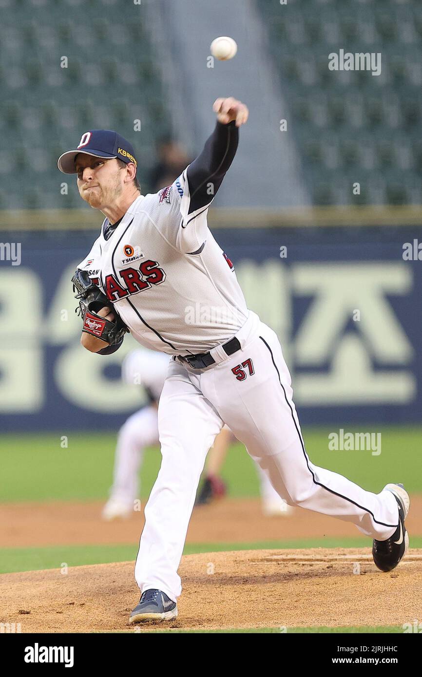 25th Aug, 2022. Baseball: Doosan Bears vs. KT Wiz Doosan Bears starter Brandon Waddell throws a ...