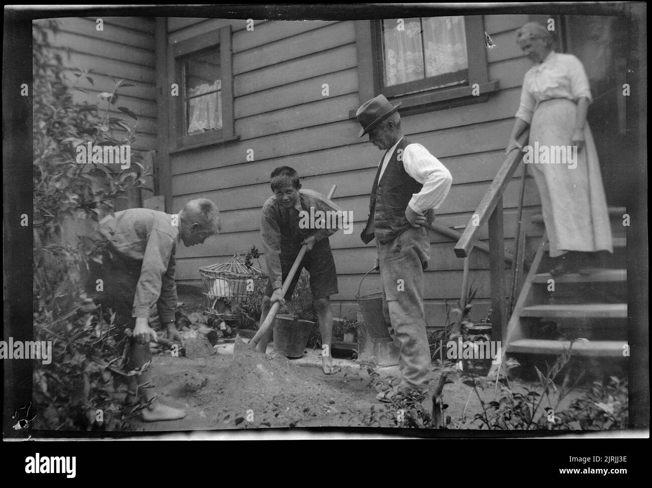 [E kari i te mara - digging a garden], 1910s, New Zealand, by William ...