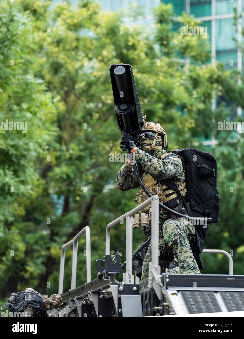 Anti drone gun hi-res stock photography and images - Alamy