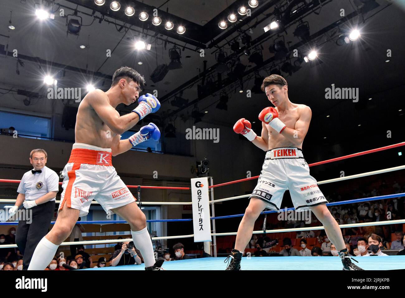 Gonte Lee (red gloves) and Moo Hyun Kim (blue gloves) compete during ...