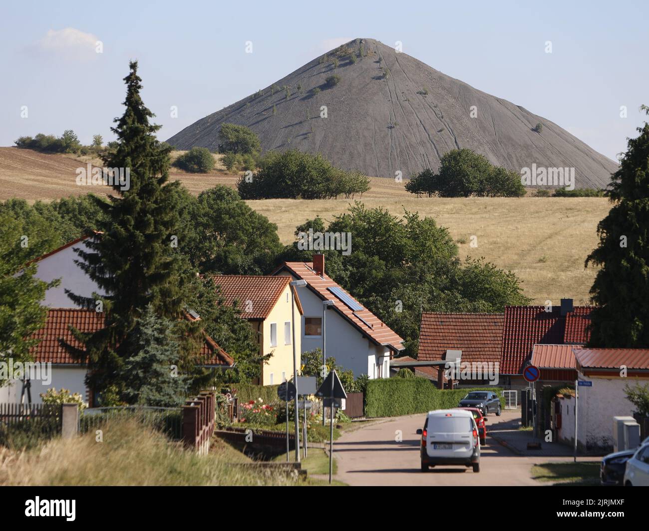 Slag pile hi-res stock photography and images - Alamy