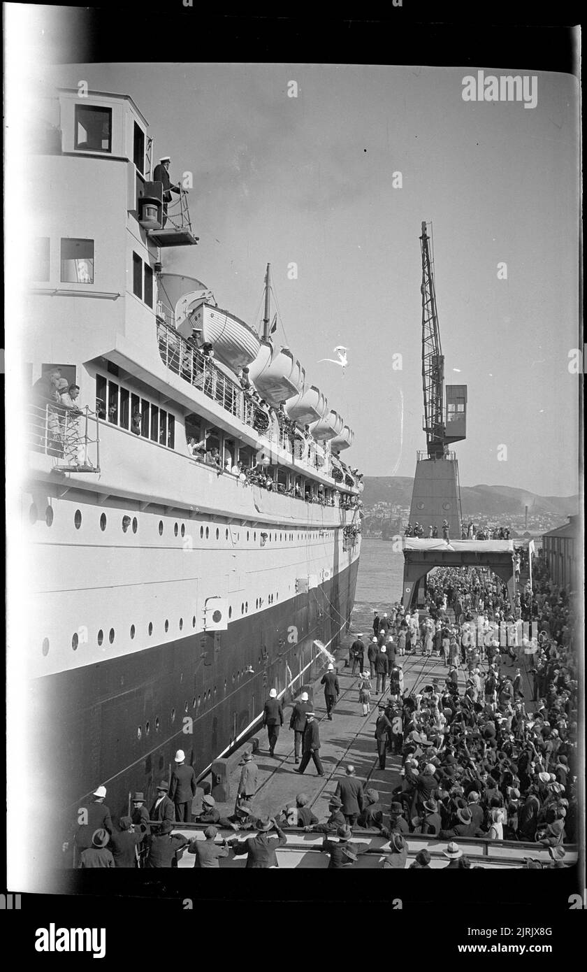 12 april 1935 hi-res stock photography and images - Alamy