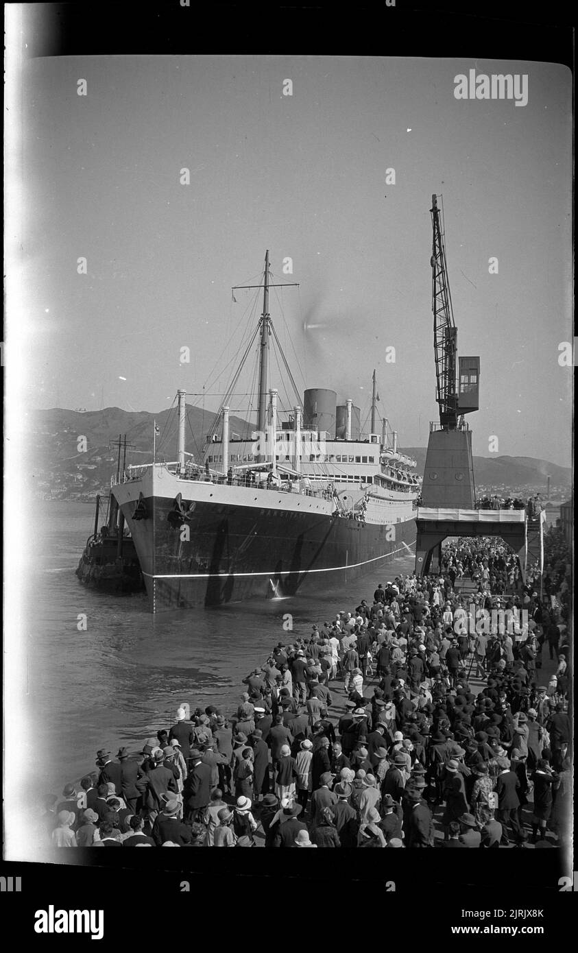 Rangitata berthing arrival hi-res stock photography and images - Alamy