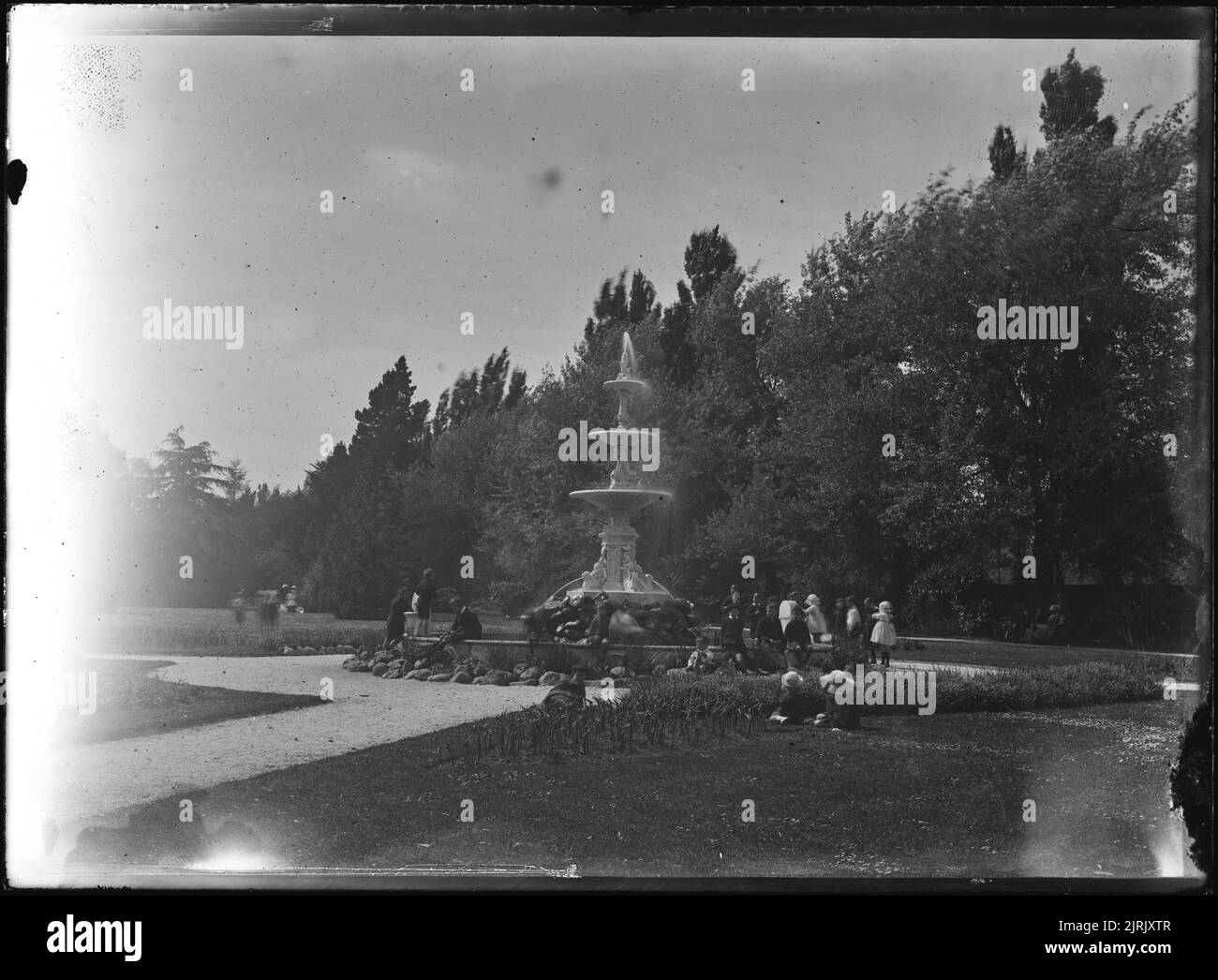 Oamaru gardens fountain oamaru gardens fountain Black and White Stock ...