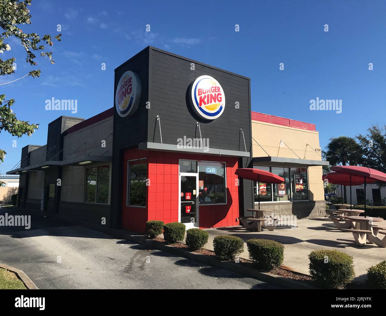 Logo fastfood chain burger king hi-res stock photography and images - Alamy