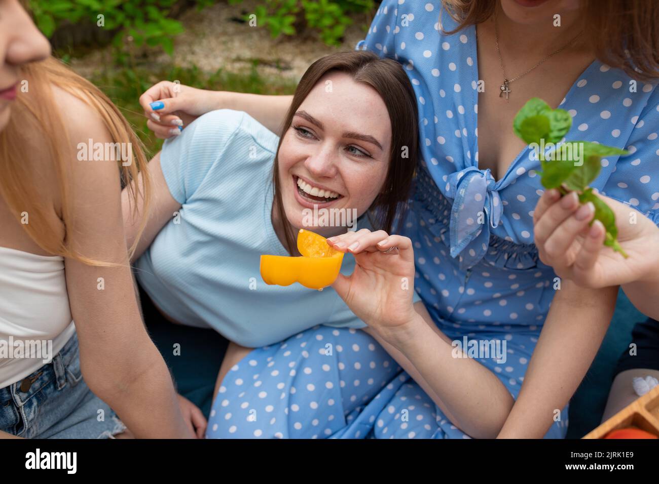 Women eating hi-res stock photography and images - Alamy