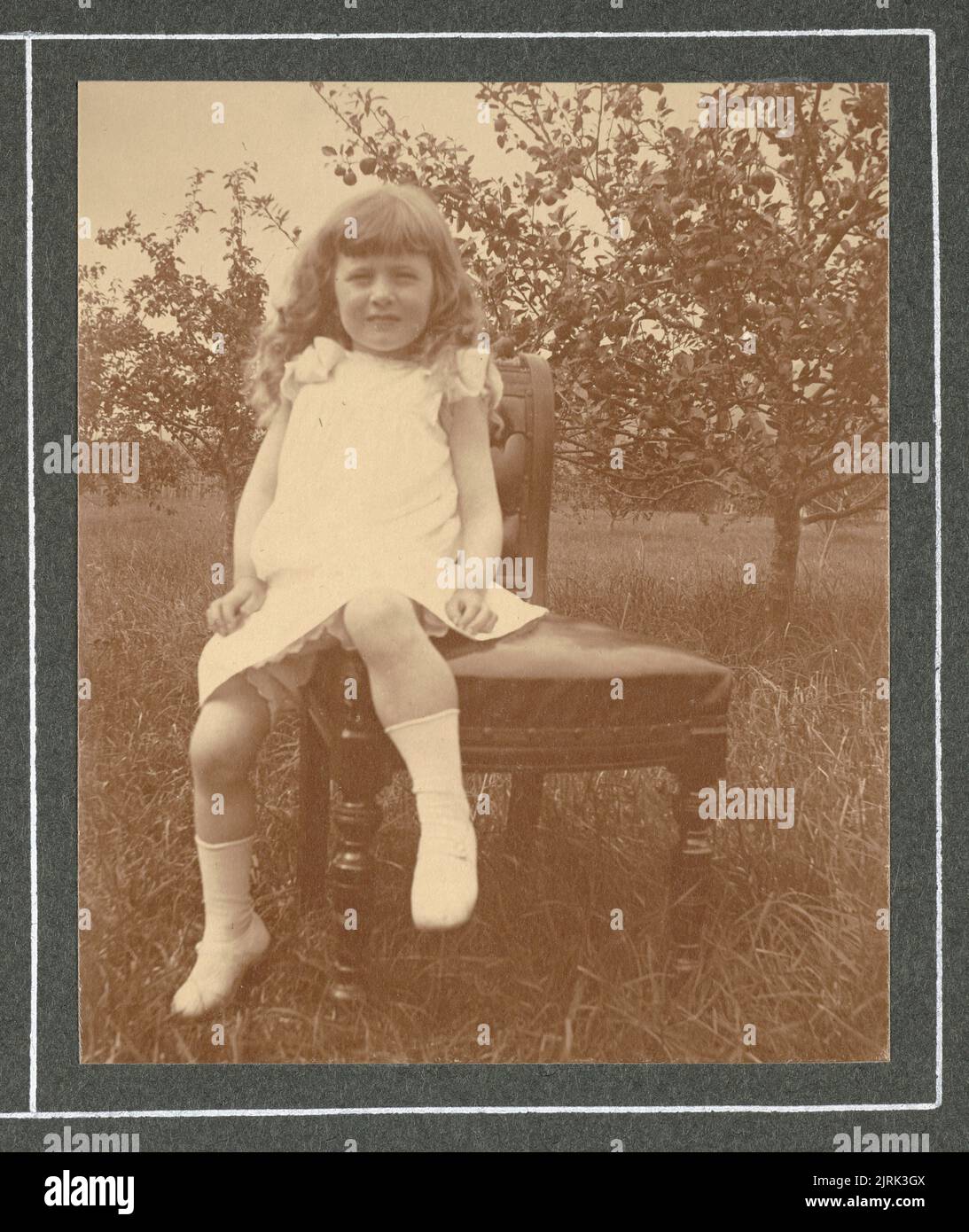 At Levin: Vivian, March 1906. From the album: Family photographs [1904 ...