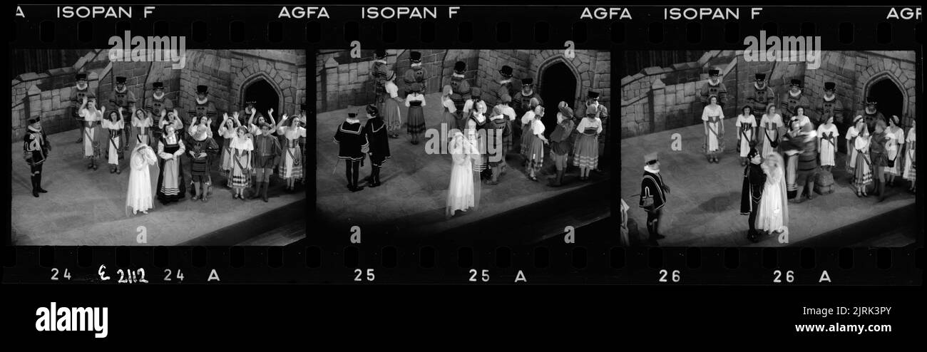 Yeomen of the guard yeomen of the guard Black and White Stock Photos ...