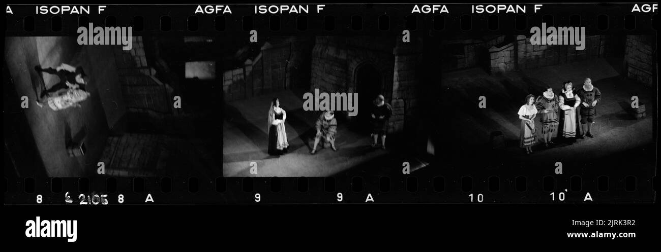 Yeomen of the guard yeomen of the guard Black and White Stock Photos ...