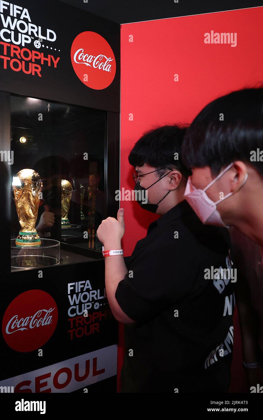 25th Aug, 2022. FIFA World Cup Trophy unveiled to public Football fans ...